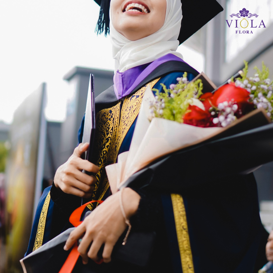 Graduation Flowers in Qatar | Celebrate with Fresh Bouquets by Viola Flora – Viola Store
